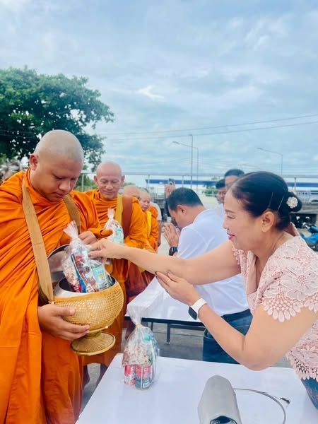 Koh Samui City Municipality Joins Almsgiving Ceremony for Rice and Dry ...